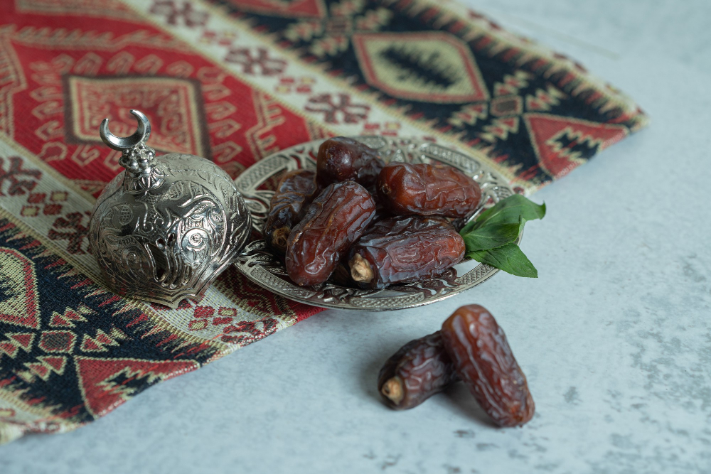 Piarom Dates Health Benefits and Nutrition facts | Tari Trading